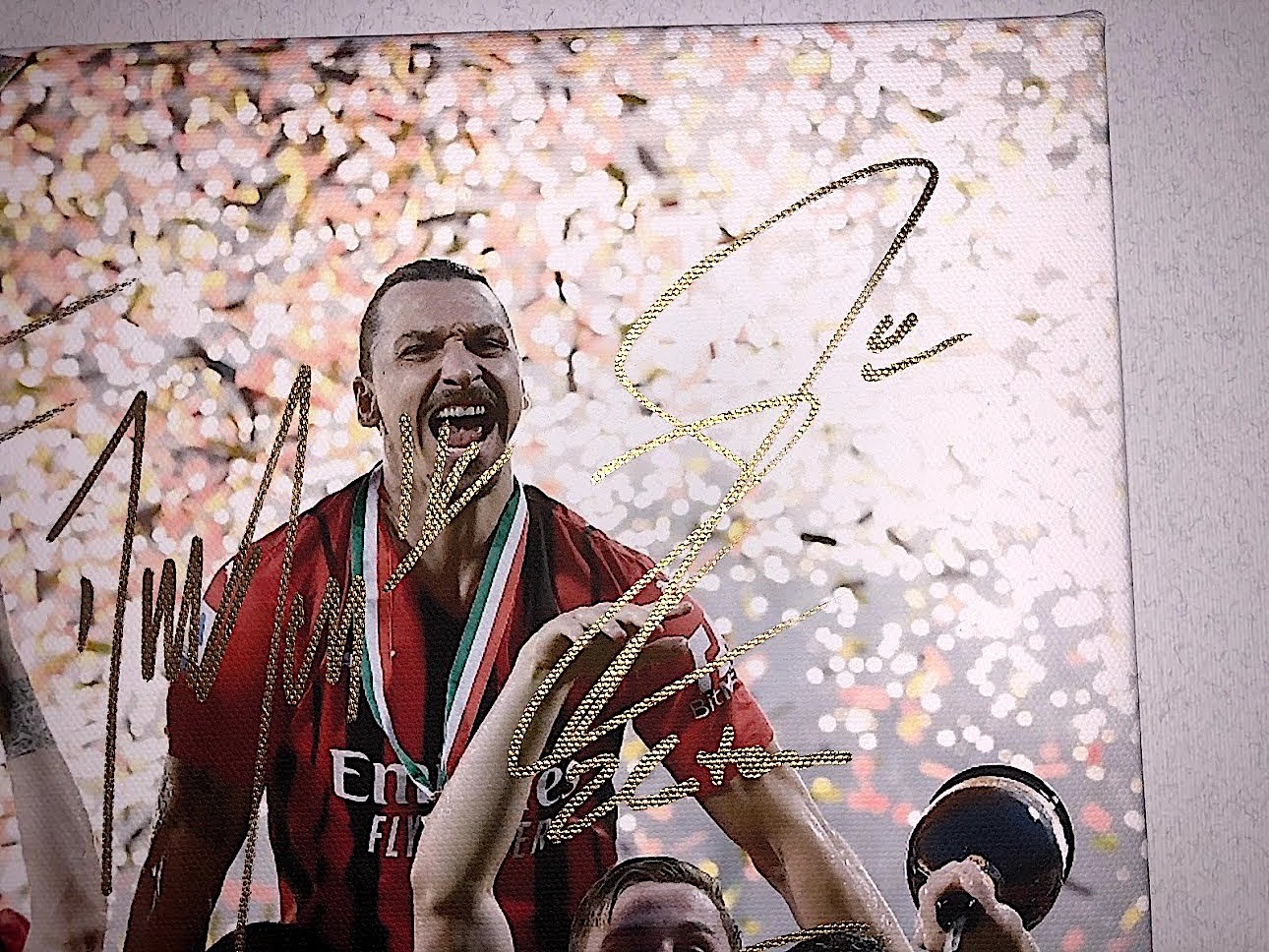 AC Milan Canvas, 2021/22 - Signed by the Players - CharityStars